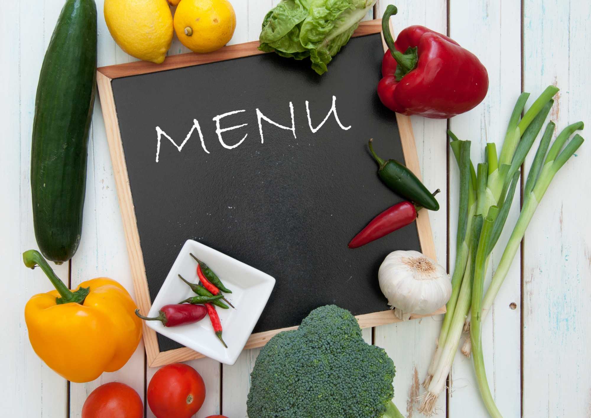 夜遅くなってしまったら、何を食べるのが正解？体に優しい夜ご飯の選び方 | 脚やせ専門ボディメイクB-CHERISH